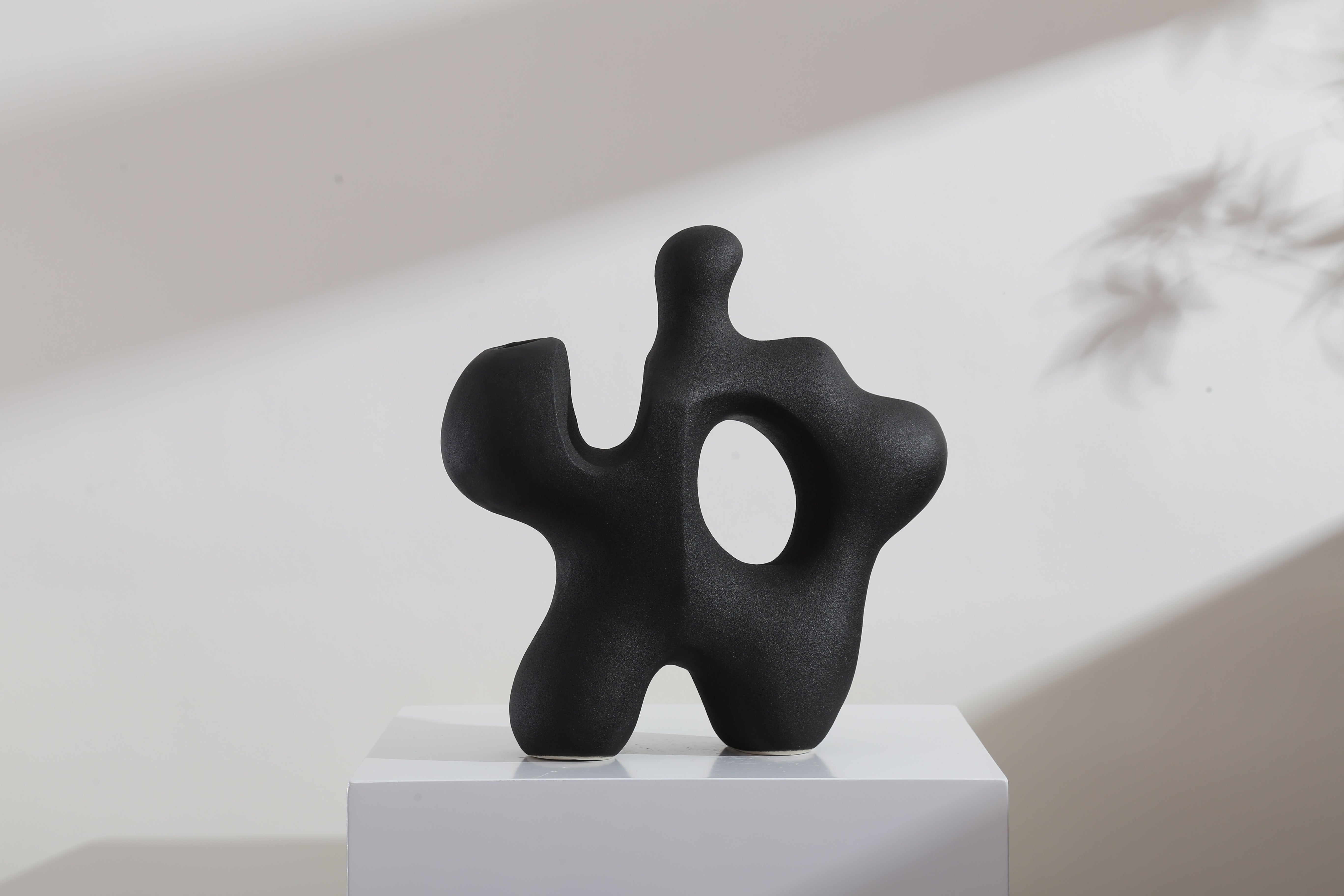 NOIR SCULPTURE VASE– Dara Maison
